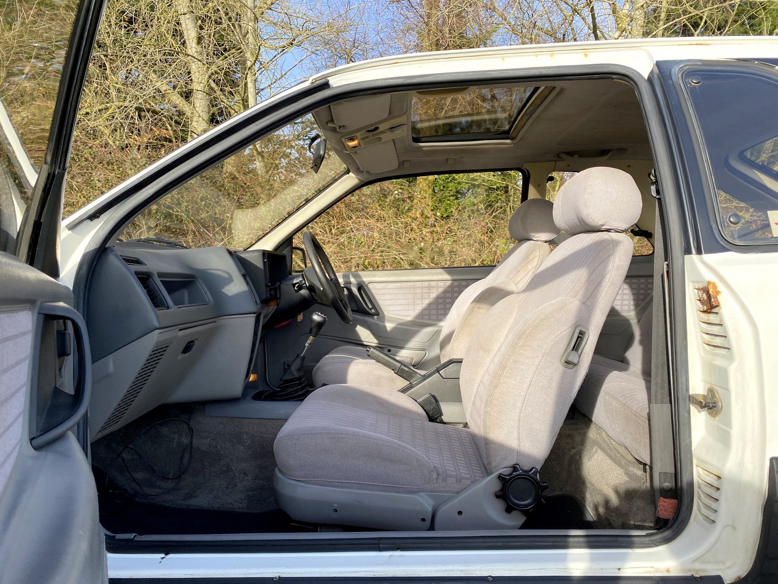 Lot 28 - 1984 Ford XR4i