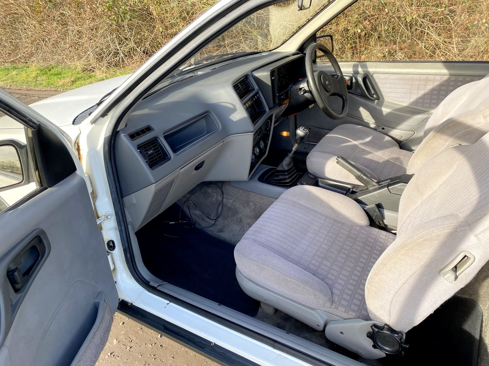 Lot 28 - 1984 Ford XR4i