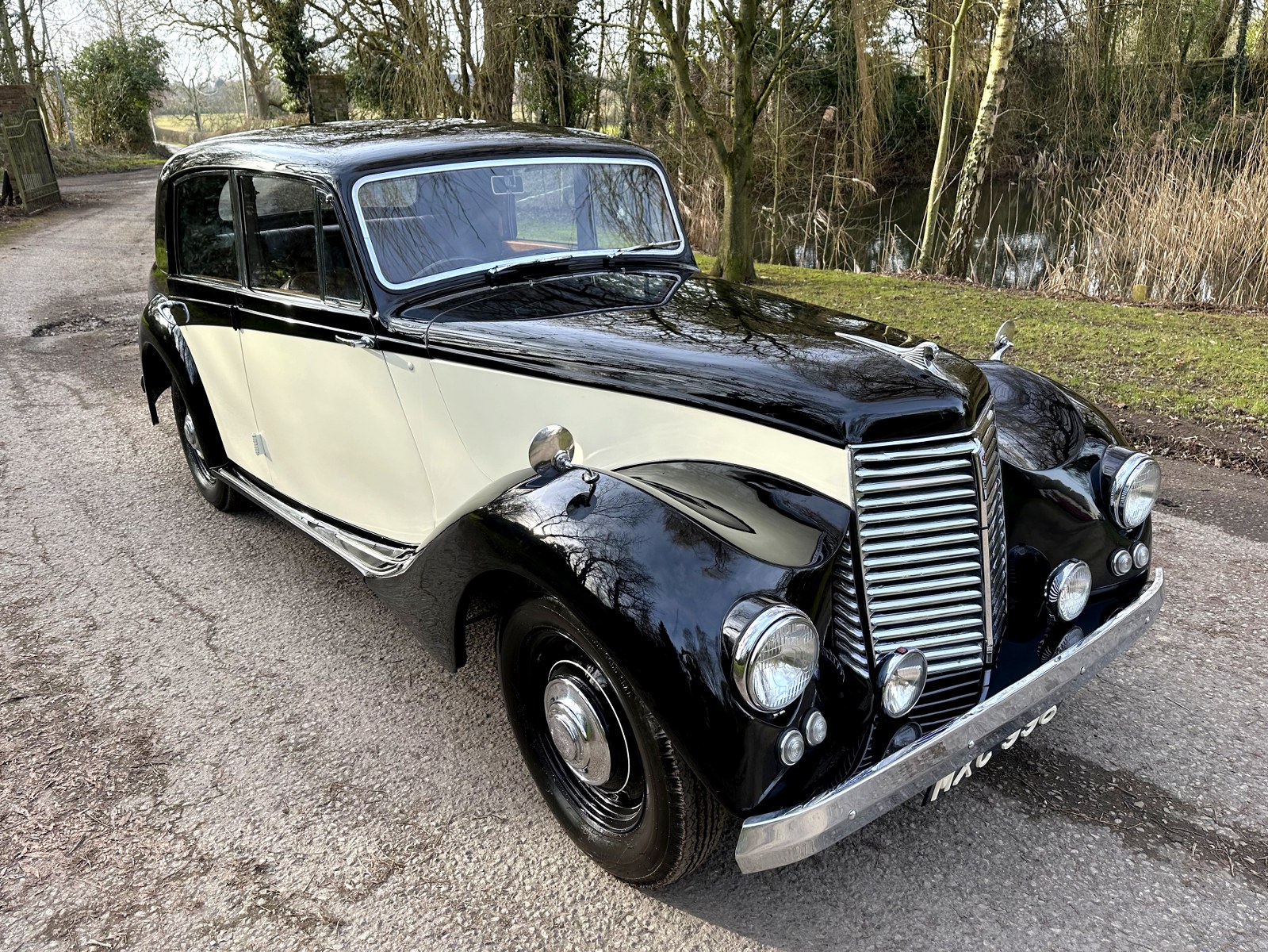 Lot 47 - 1952 Armstrong Siddeley Whitley Four-Light