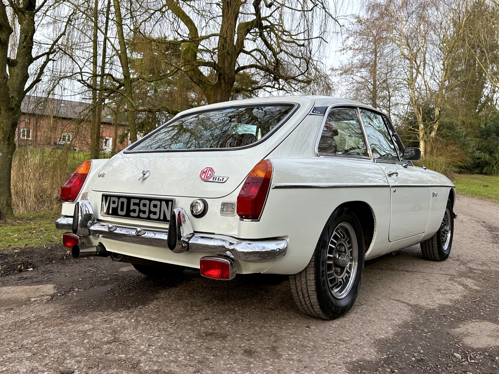 Lot 34 - 1974 MGB GT V8
