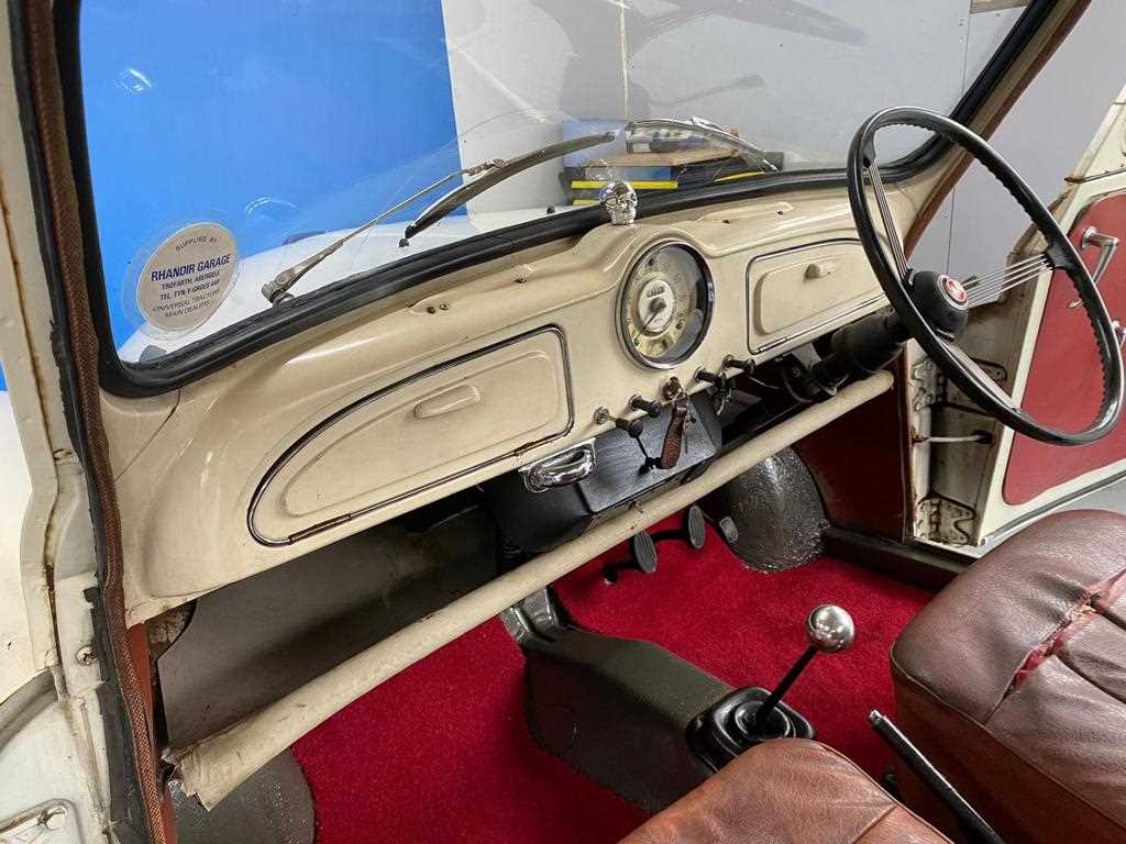 Lot 57 - 1960 Morris Minor 1000 Two-Door