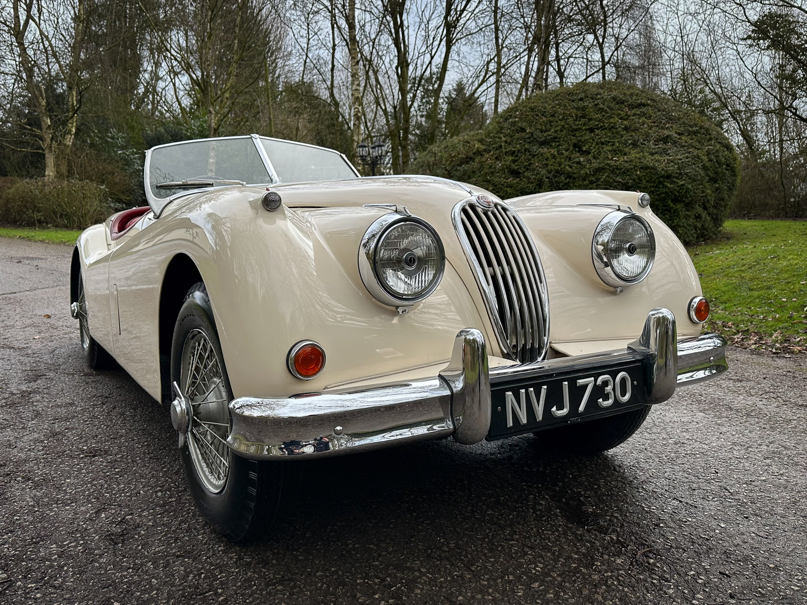 Lot 59 - 1956 Jaguar XK140 SE Roadster