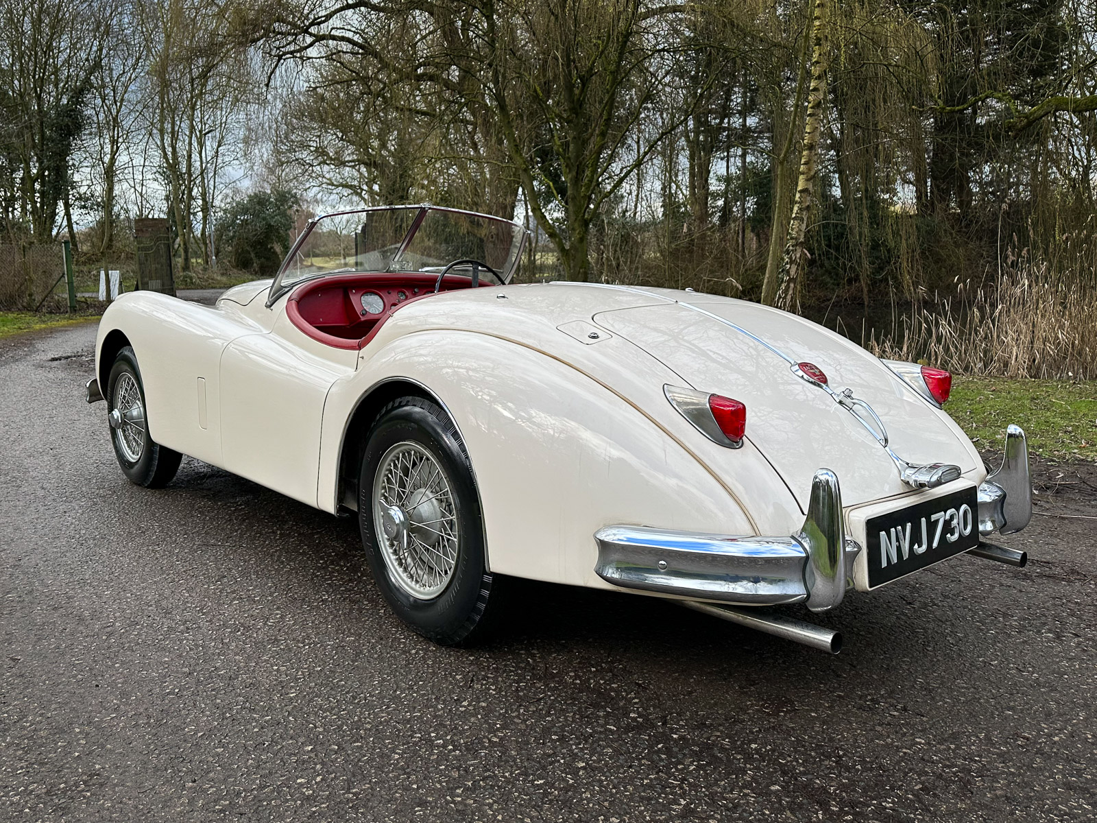 Lot 59 - 1956 Jaguar XK140 SE Roadster