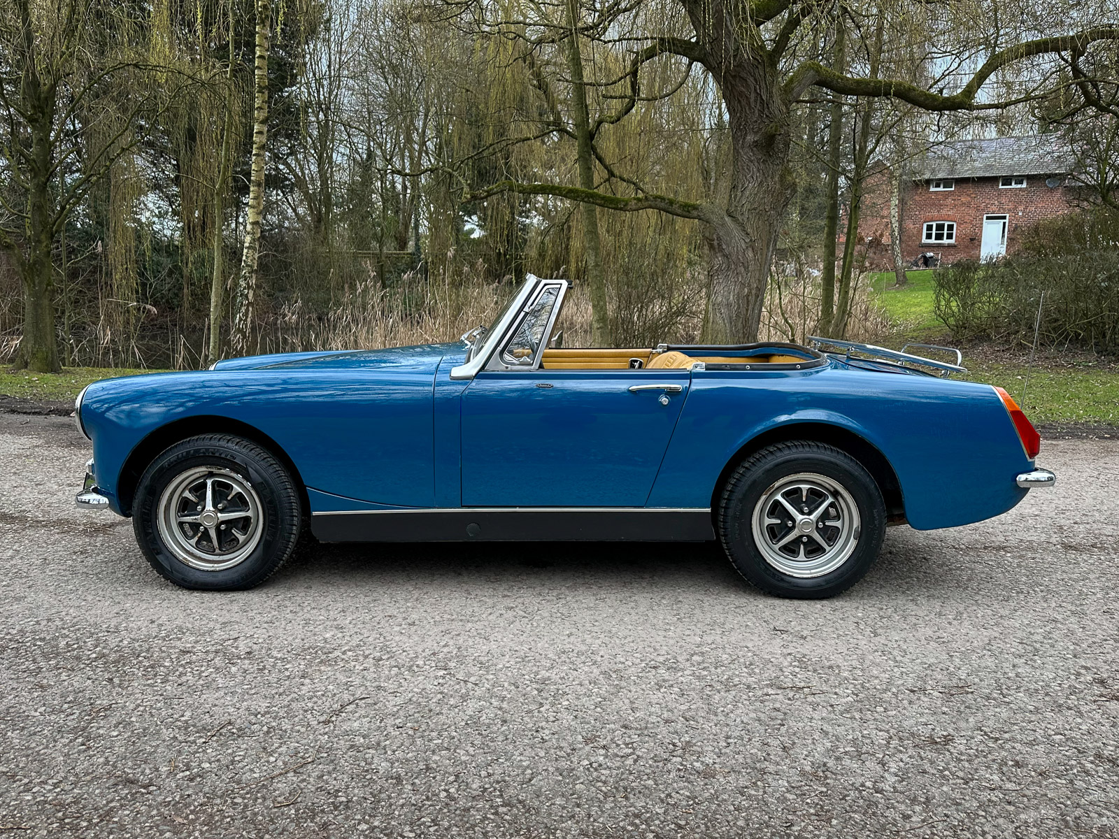 Lot 64 - 1973 MG Midget
