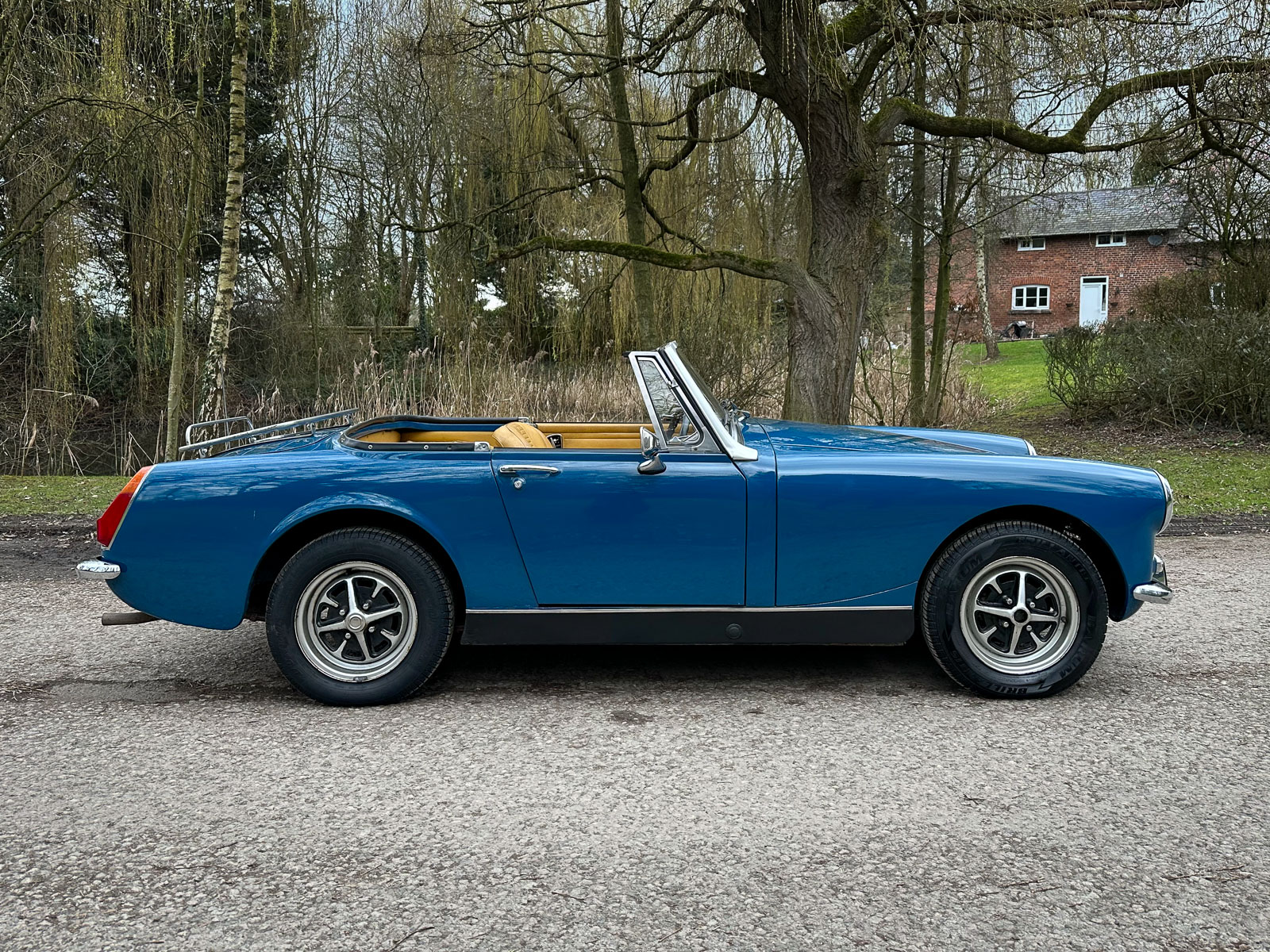 Lot 64 - 1973 MG Midget