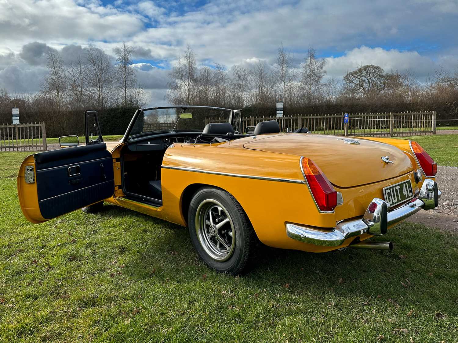 Lot 35 - 1973 MGB Roadster
