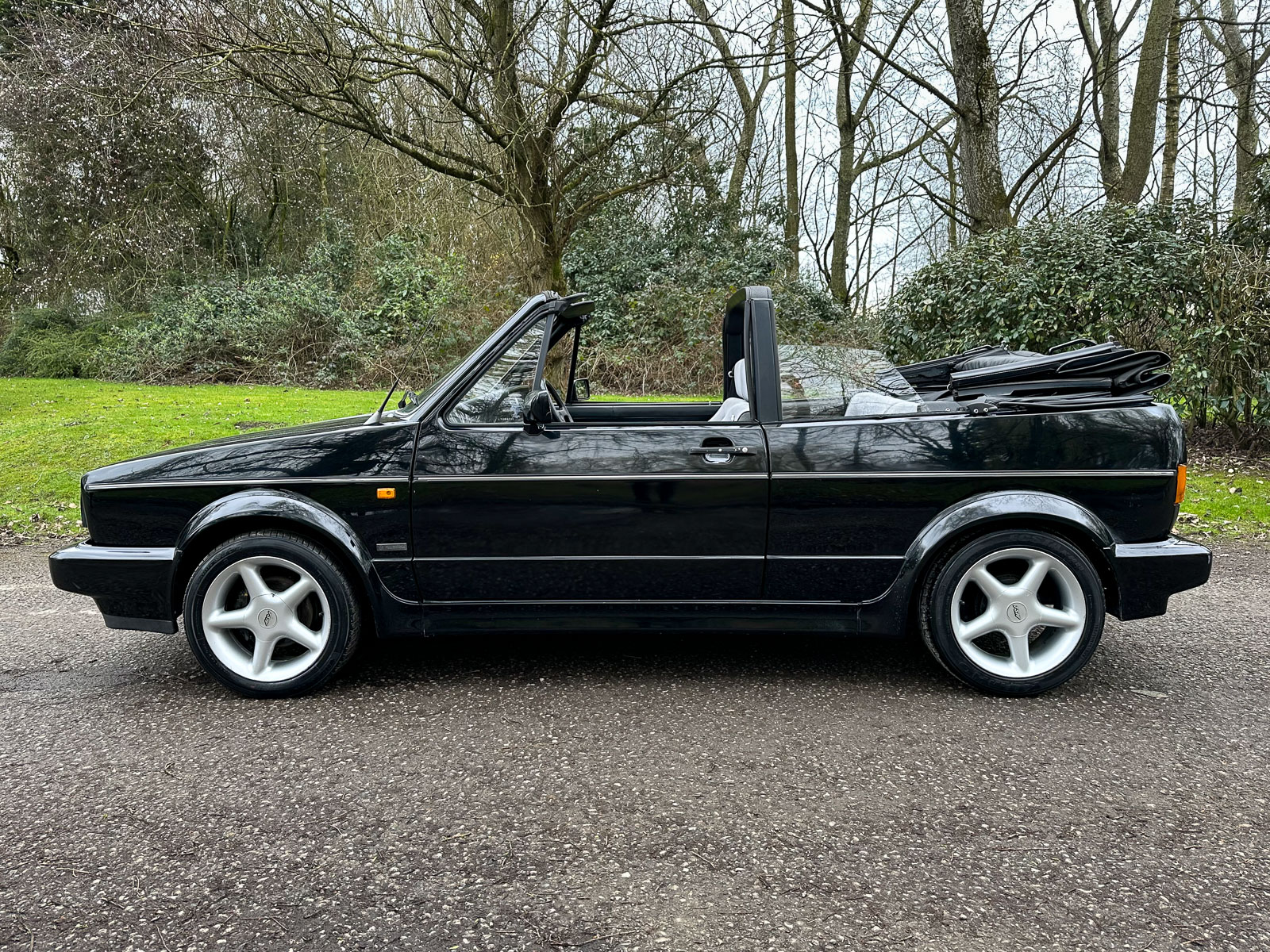 Lot 27 - 1982 Volkswagen Golf Cabriolet GL