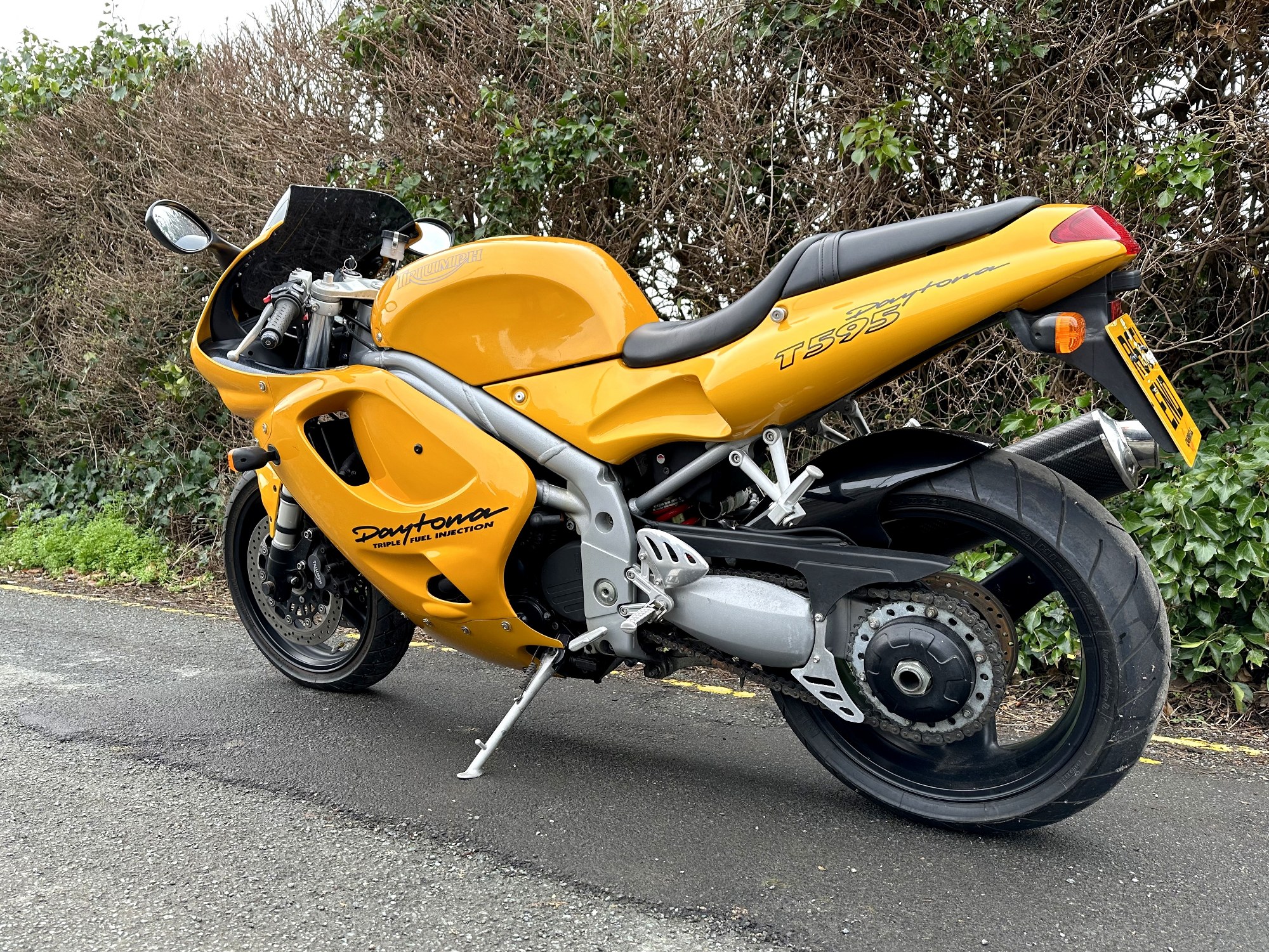 Lot 2 - 1998 Triumph Daytona T595