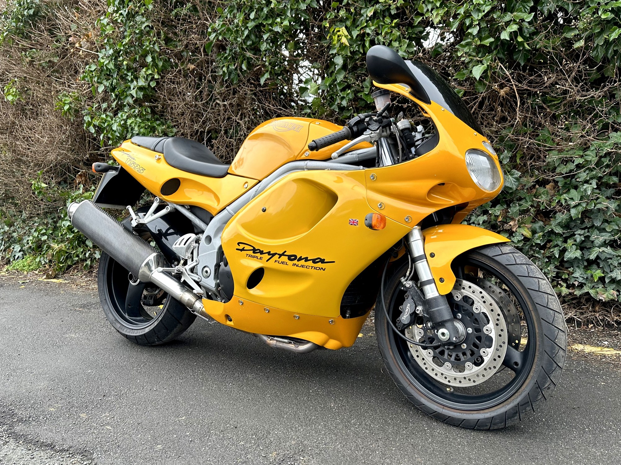 Lot 2 - 1998 Triumph Daytona T595