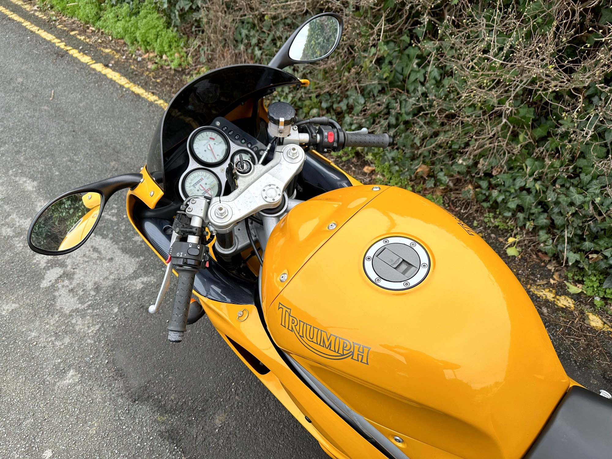 Lot 2 - 1998 Triumph Daytona T595