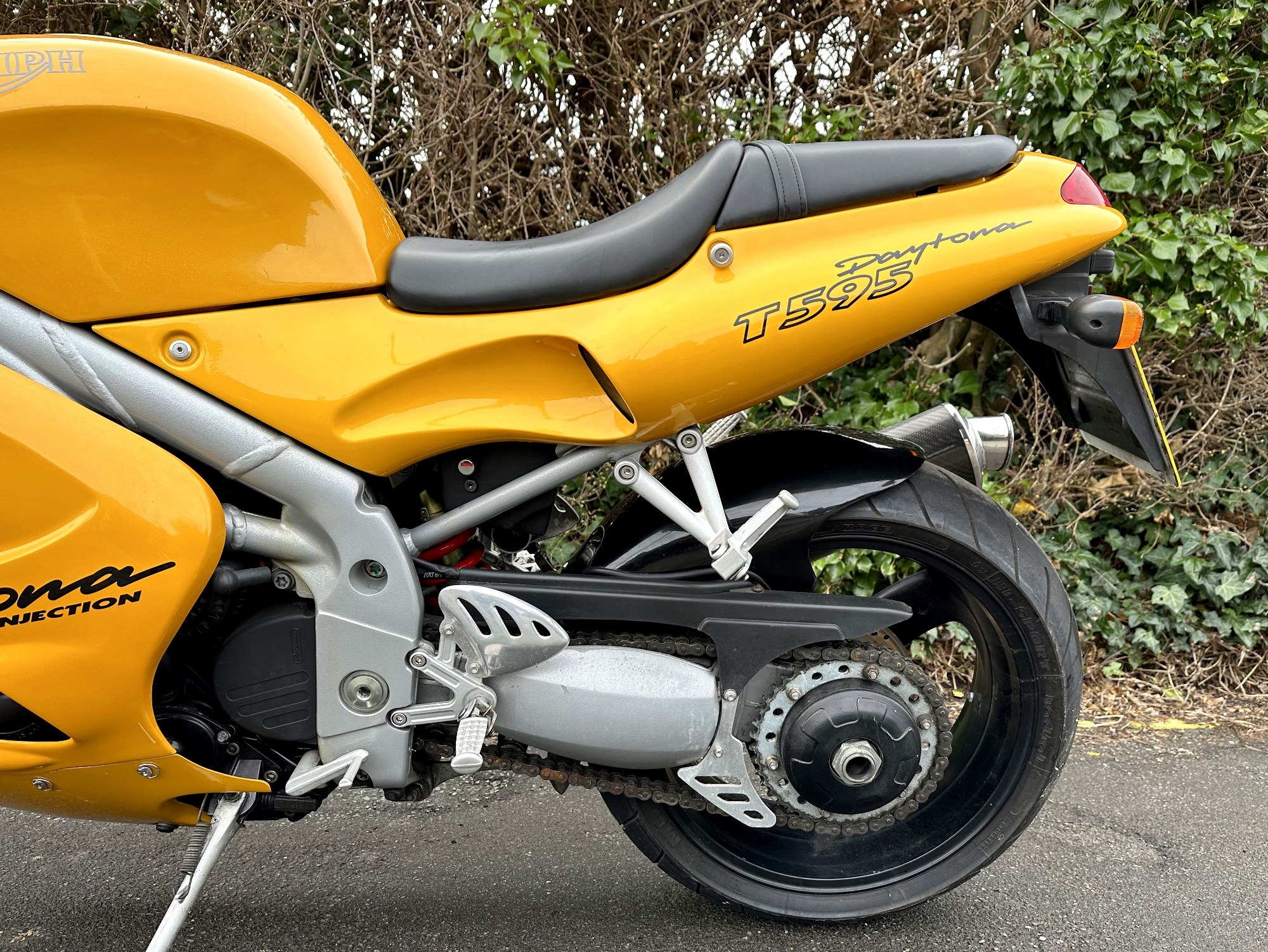 Lot 2 - 1998 Triumph Daytona T595