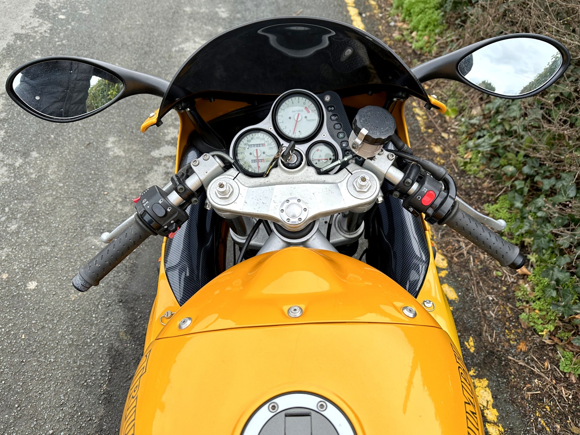 Lot 2 - 1998 Triumph Daytona T595