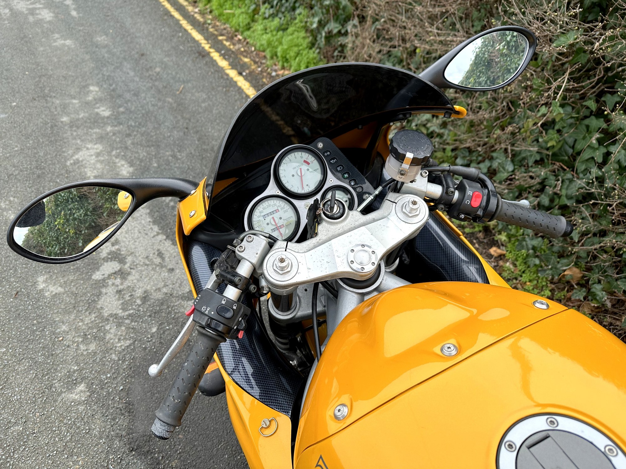 Lot 2 - 1998 Triumph Daytona T595