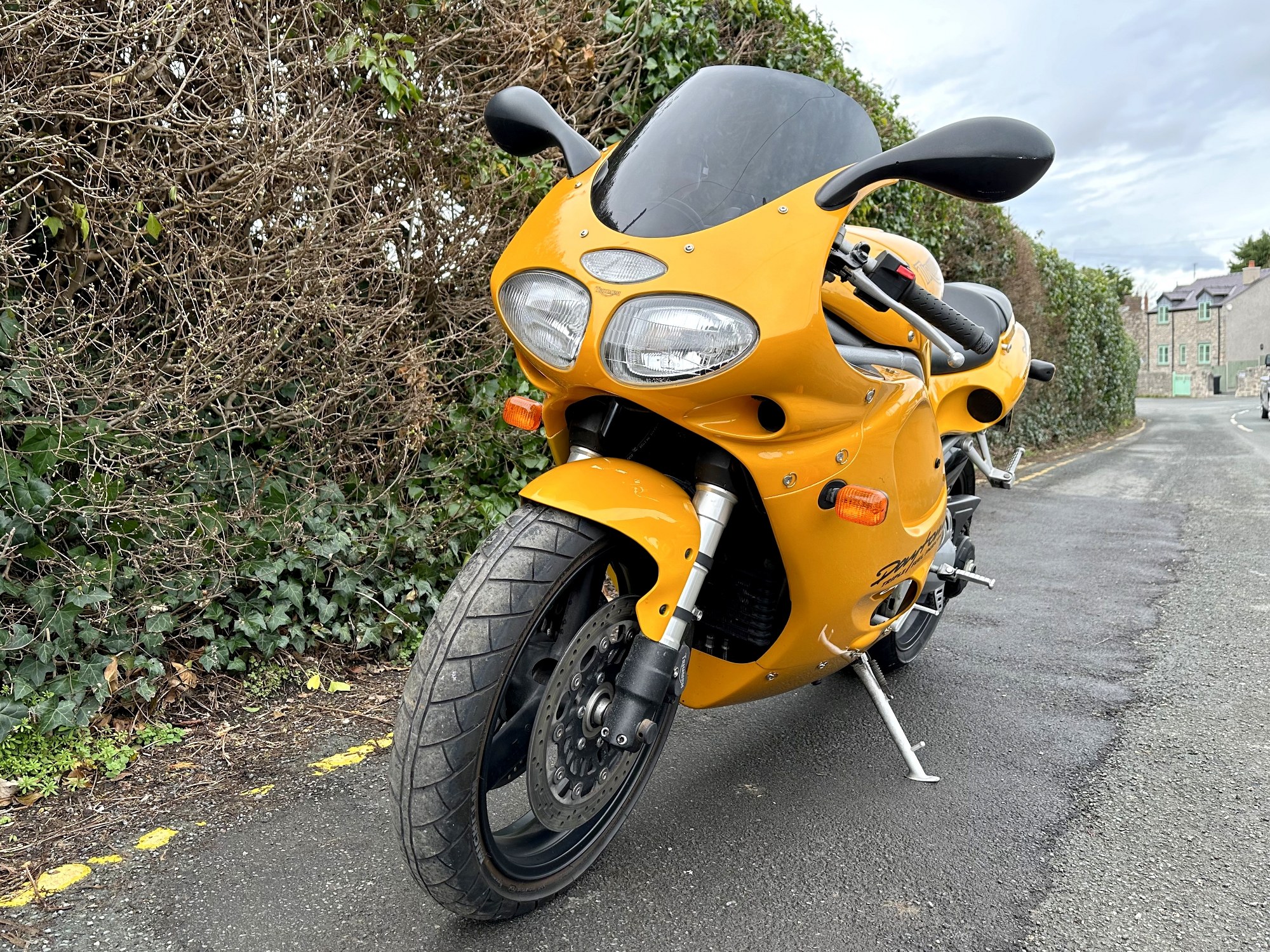 Lot 2 - 1998 Triumph Daytona T595