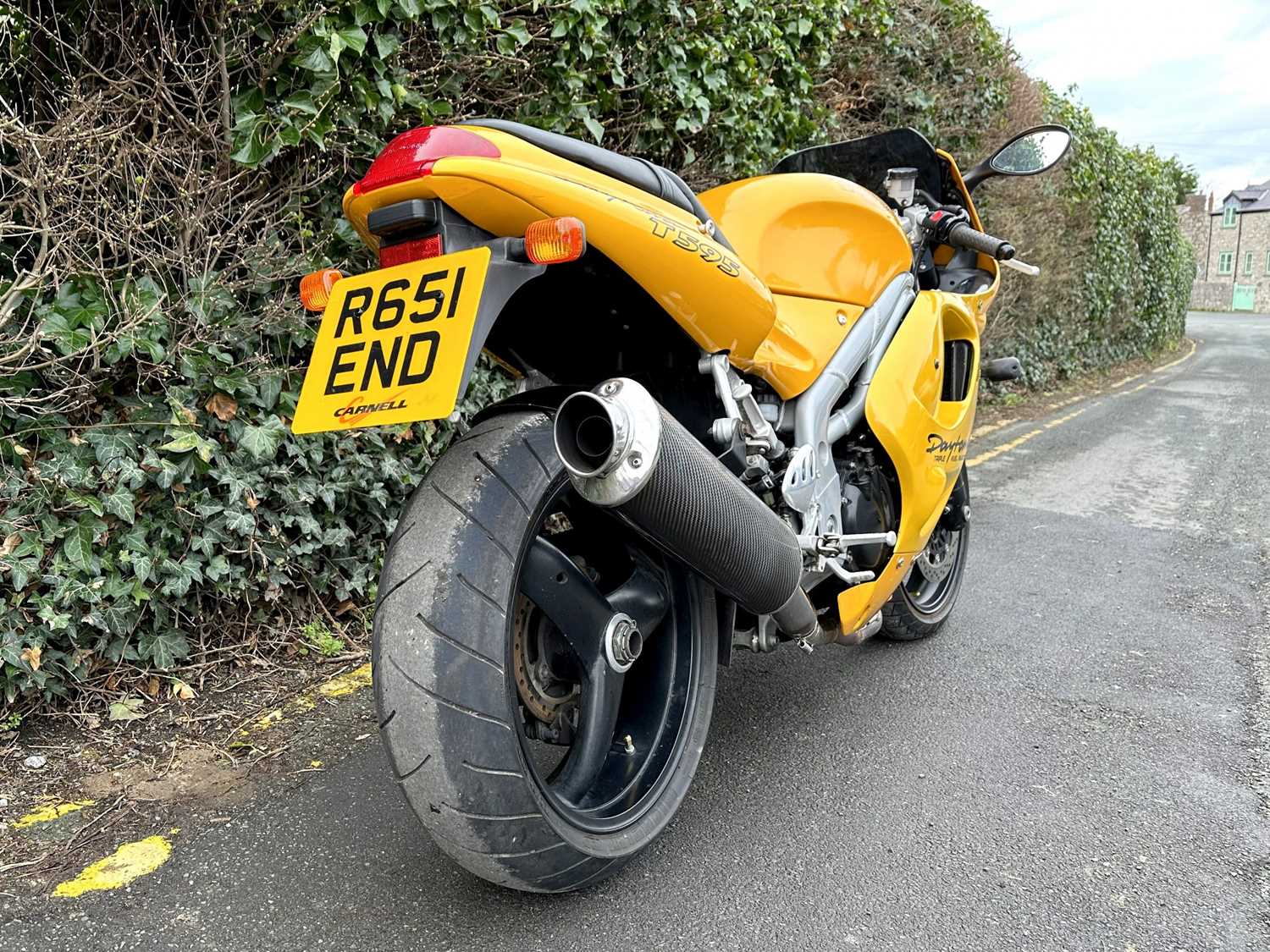 Lot 2 - 1998 Triumph Daytona T595