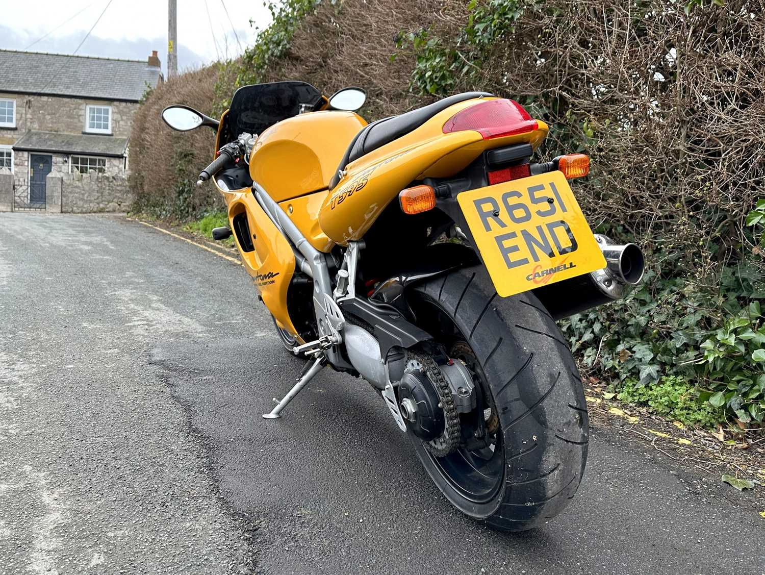 Lot 2 - 1998 Triumph Daytona T595